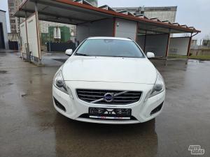 White Volvo V60 2013 in Kretinga, with an engine capacity of 1.60 L and mileage of 224 thousand km for 4700 €, photo 3 on AUTOMOTO.COM.LV