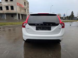 White Volvo V60 2013 in Kretinga, with an engine capacity of 1.60 L and mileage of 224 thousand km for 4700 €, photo 5 on AUTOMOTO.COM.LV