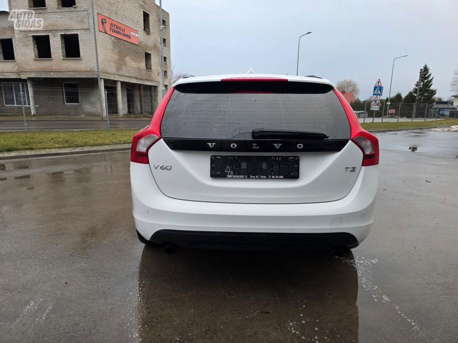 White Volvo V60 2013 in Kretinga, with an engine capacity of 1.60 L and mileage of 224 thousand km for 4700 €, photo 5 on AUTOMOTO.COM.LV