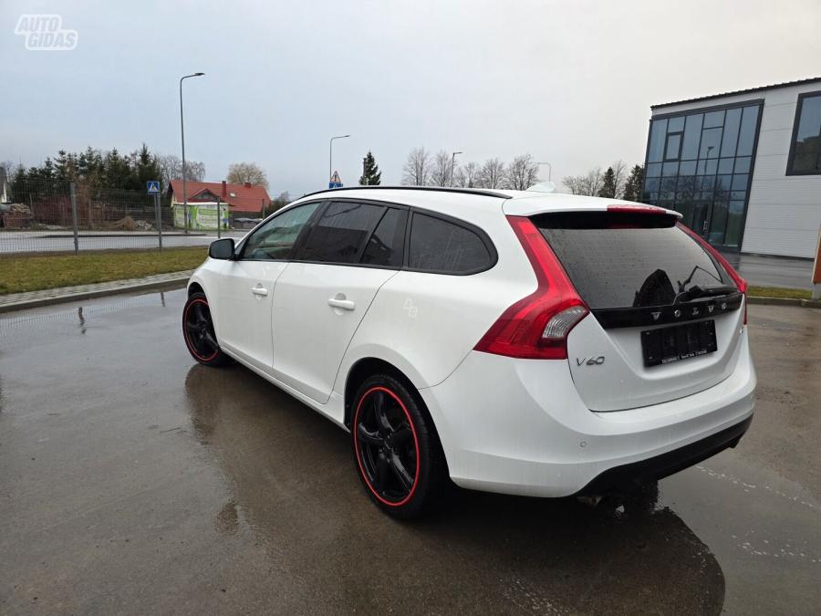 White Volvo V60 2013 in Kretinga, with an engine capacity of 1.60 L and mileage of 224 thousand km for 4700 €, photo 6 on AUTOMOTO.COM.LV