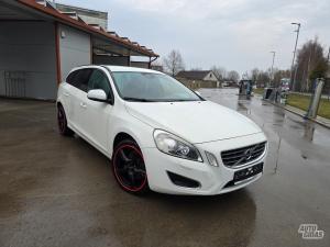 White Volvo V60 2013 in Kretinga, with an engine capacity of 1.60 L and mileage of 224 thousand km for 4700 €, photo 7 on AUTOMOTO.COM.LV