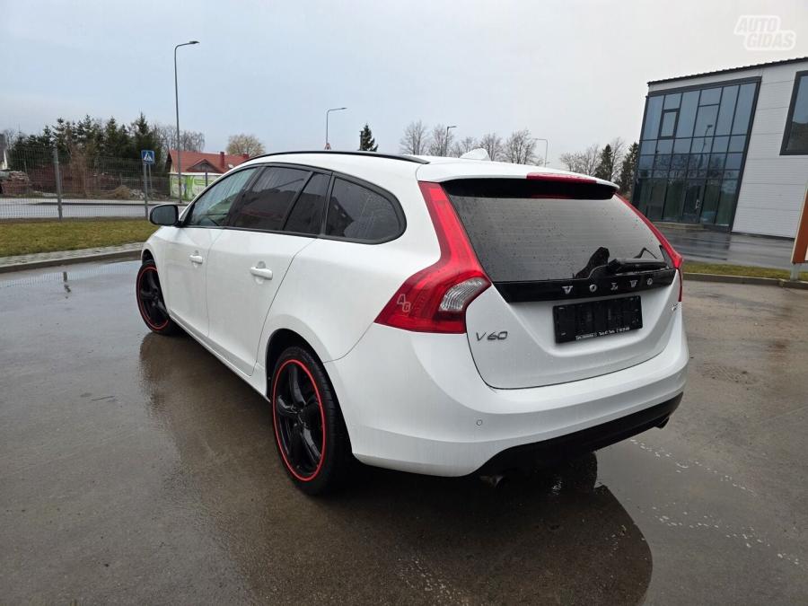 White Volvo V60 2013 in Kretinga, with an engine capacity of 1.60 L and mileage of 224 thousand km for 4700 €, photo 8 on AUTOMOTO.COM.LV