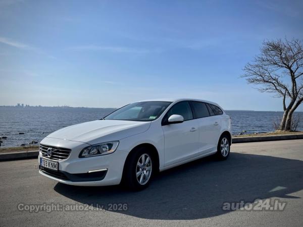White Volvo V60 2013 in Tartu, with an engine capacity of 1.60 L and mileage of 333 thousand km for 5990 €, photo 1 on AUTOMOTO.COM.LV