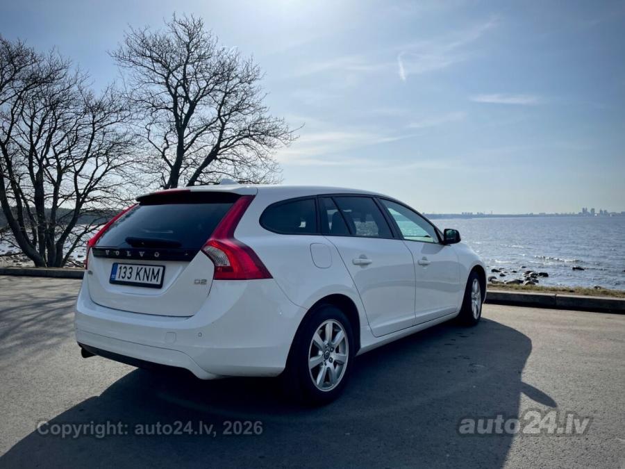 Balts Volvo V60 2013 Tartu, ar dzinēja tilpumu 1.60 L un nobraukumu 333 tūkst. km par 5990 €, foto 5 vietnē AUTOMOTO.COM.LV