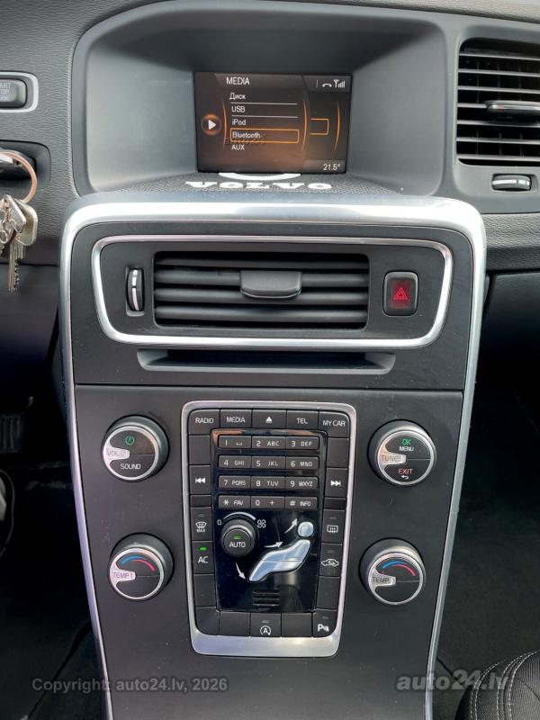 White Volvo V60 2013 in Tartu, with an engine capacity of 1.60 L and mileage of 333 thousand km for 5990 €, photo 8 on AUTOMOTO.COM.LV