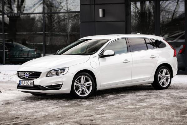 White Volvo V60 2013 in Jelgava, with an engine capacity of 2.40 L and mileage of 0 thousand km for 6000 €, photo 1 on AUTOMOTO.COM.LV