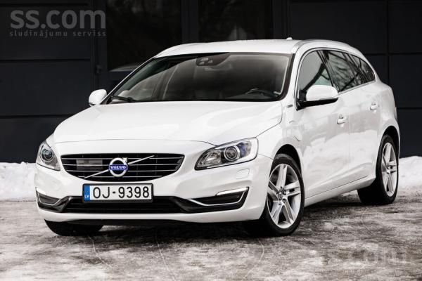 White Volvo V60 2013 in Jelgava, with an engine capacity of 2.40 L and mileage of 0 thousand km for 6000 €, photo 2 on AUTOMOTO.COM.LV