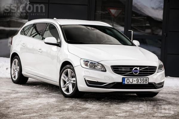 White Volvo V60 2013 in Jelgava, with an engine capacity of 2.40 L and mileage of 0 thousand km for 6000 €, photo 7 on AUTOMOTO.COM.LV