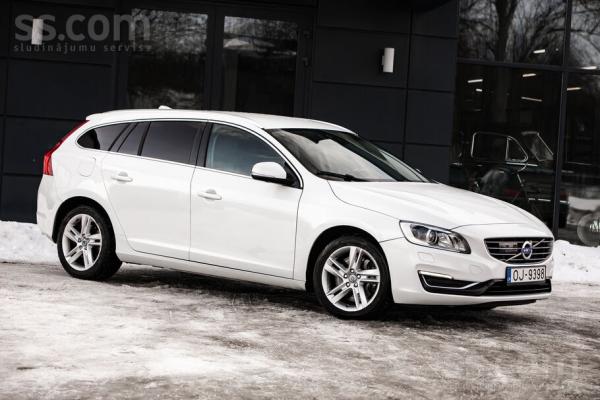 White Volvo V60 2013 in Jelgava, with an engine capacity of 2.40 L and mileage of 0 thousand km for 6000 €, photo 8 on AUTOMOTO.COM.LV