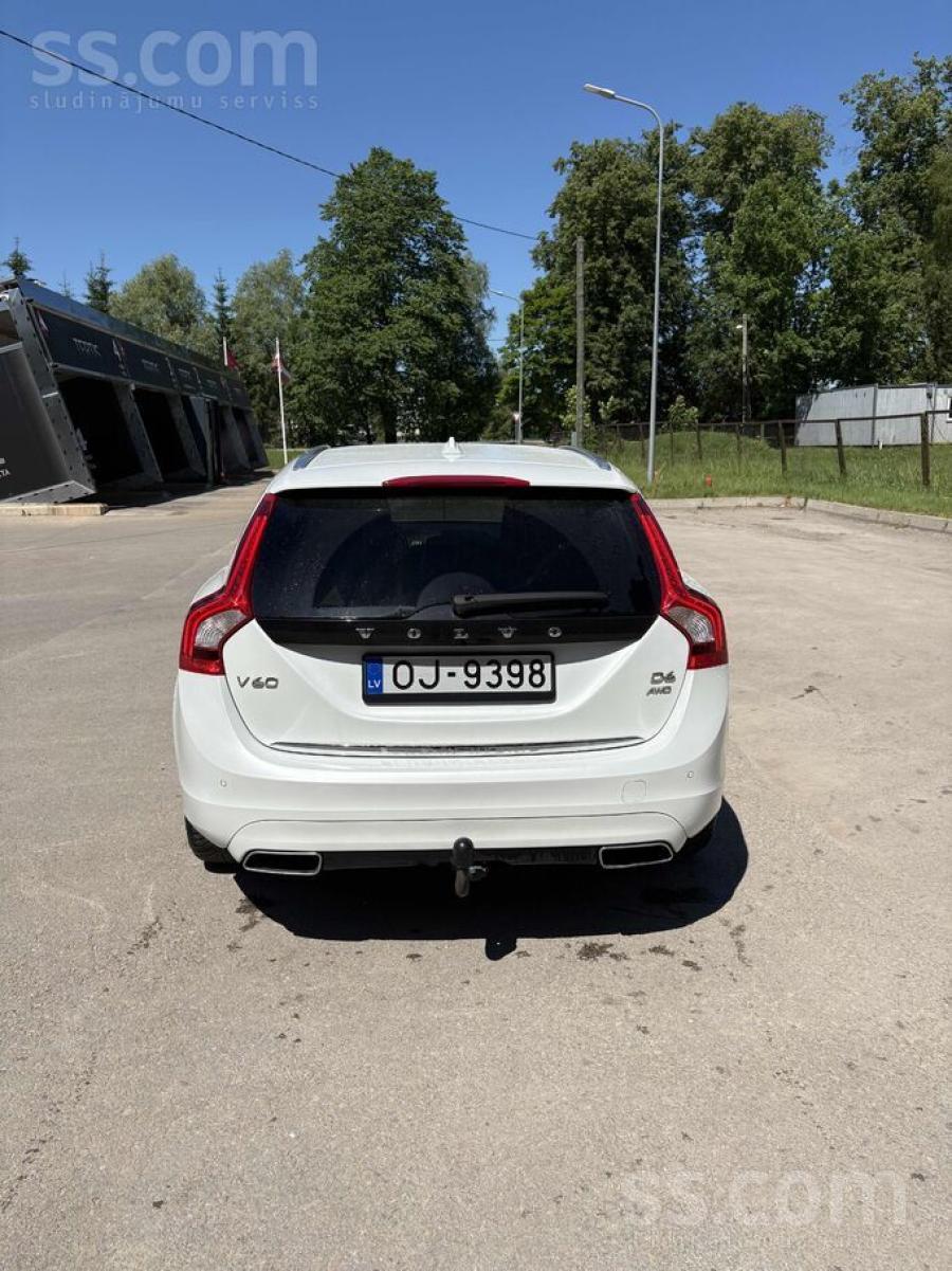 Balts Volvo V60 2013 Rīga, ar dzinēja tilpumu 2.40 L un nobraukumu 308 tūkst. km par 6500 €, foto 3 vietnē AUTOMOTO.COM.LV