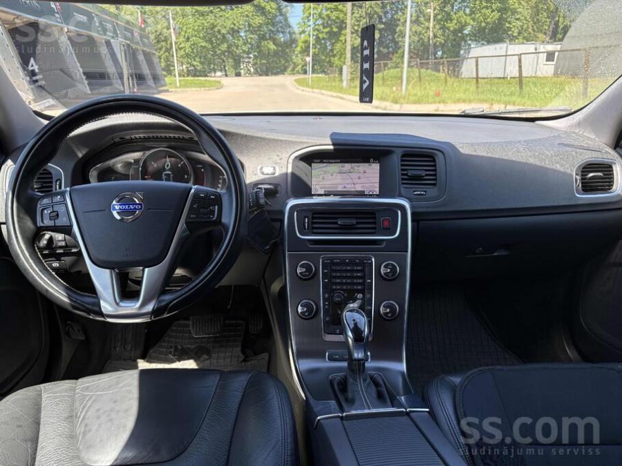 Balts Volvo V60 2013 Rīga, ar dzinēja tilpumu 2.40 L un nobraukumu 308 tūkst. km par 6500 €, foto 5 vietnē AUTOMOTO.COM.LV
