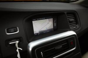 Balts Volvo V60 2013 Jelgava, ar dzinēja tilpumu 2.40 L un nobraukumu 216 tūkst. km par 9900 €, foto 12 vietnē AUTOMOTO.COM.LV
