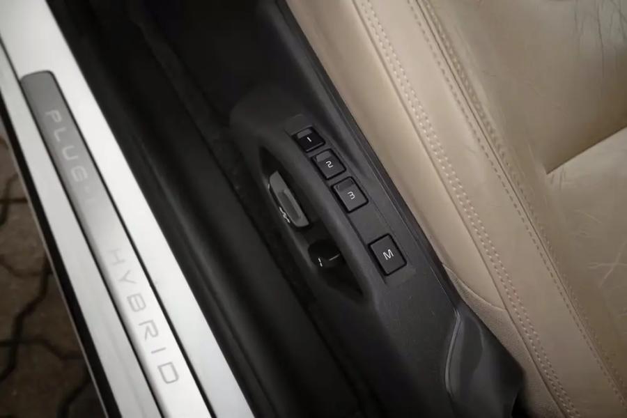 Balts Volvo V60 2013 Jelgava, ar dzinēja tilpumu 2.40 L un nobraukumu 216 tūkst. km par 9900 €, foto 14 vietnē AUTOMOTO.COM.LV