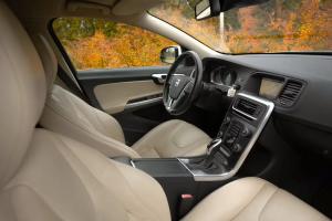 Balts Volvo V60 2013 Jelgava, ar dzinēja tilpumu 2.40 L un nobraukumu 216 tūkst. km par 9900 €, foto 17 vietnē AUTOMOTO.COM.LV