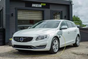 White Volvo V60 2013 in Liepaja, with an engine capacity of 2.40 L and mileage of 271 thousand km for 12500 €, photo  on AUTOMOTO.COM.LV