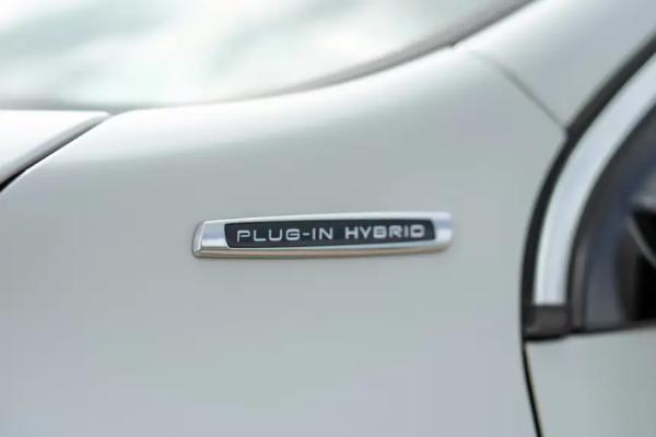Balts Volvo V60 2013 Liepāja, ar dzinēja tilpumu 2.40 L un nobraukumu 271 tūkst. km par 12500 €, foto 9 vietnē AUTOMOTO.COM.LV