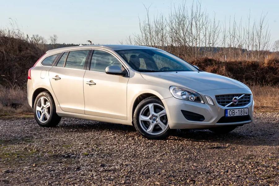 Белый Вольво B60 2013 в Рига, объемом двигателя 1.60 л и пробегом 135 тыс. км за 7995 €, фото 1 на AUTOMOTO.COM.LV