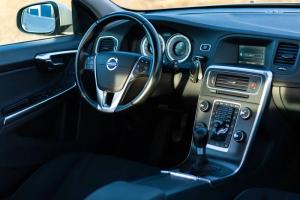 Белый Вольво B60 2013 в Рига, объемом двигателя 1.60 л и пробегом 135 тыс. км за 7995 €, фото 26 на AUTOMOTO.COM.LV