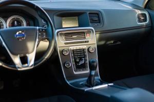 Белый Вольво B60 2013 в Рига, объемом двигателя 1.60 л и пробегом 135 тыс. км за 7995 €, фото 29 на AUTOMOTO.COM.LV