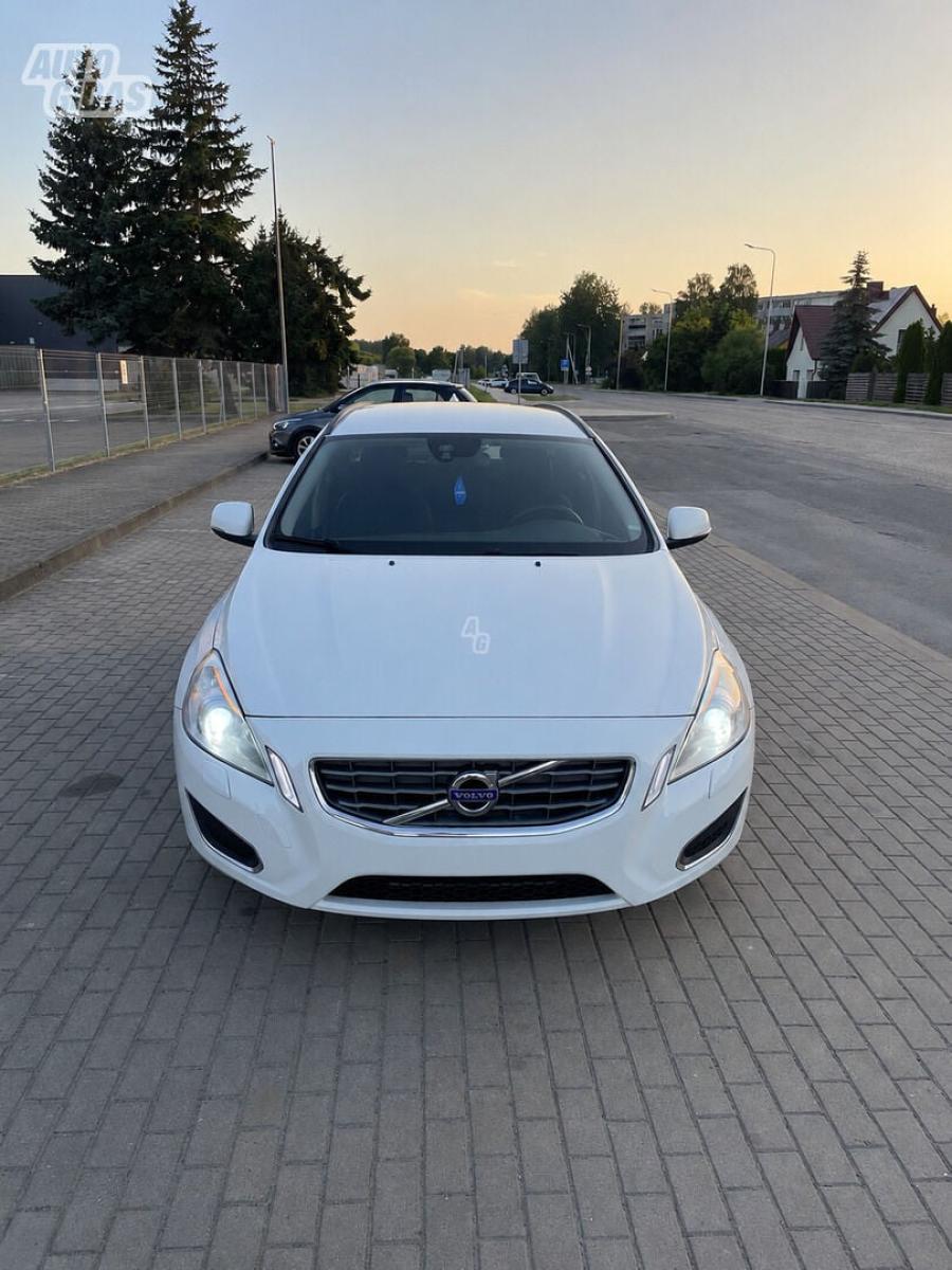 White Volvo V60 2013 in Marijampole, with an engine capacity of 1.60 L and mileage of 287 thousand km for 5700 €, photo 3 on AUTOMOTO.COM.LV