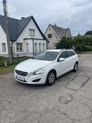 White Volvo V60 2013 in Marijampole, with an engine capacity of 1.60 L and mileage of 287 thousand km for 5700 €, photo 4 on AUTOMOTO.COM.LV