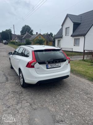 White Volvo V60 2013 in Marijampole, with an engine capacity of 1.60 L and mileage of 287 thousand km for 5700 €, photo 5 on AUTOMOTO.COM.LV