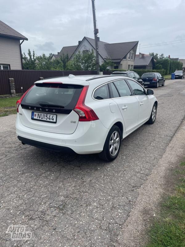 Balts Volvo V60 2013 Marijampole, ar dzinēja tilpumu 1.60 L un nobraukumu 287 tūkst. km par 5700 €, foto 5 vietnē AUTOMOTO.COM.LV