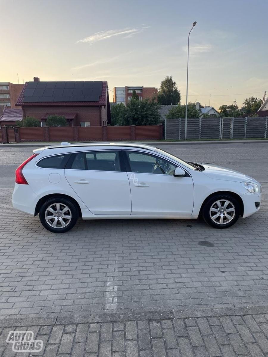 White Volvo V60 2013 in Marijampole, with an engine capacity of 1.60 L and mileage of 287 thousand km for 5700 €, photo 7 on AUTOMOTO.COM.LV