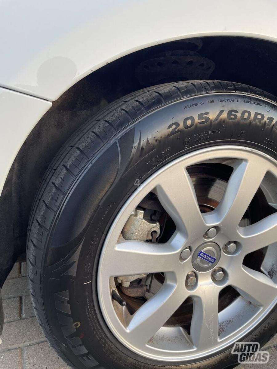 White Volvo V60 2013 in Marijampole, with an engine capacity of 1.60 L and mileage of 287 thousand km for 5700 €, photo 10 on AUTOMOTO.COM.LV