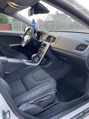 White Volvo V60 2013 in Marijampole, with an engine capacity of 1.60 L and mileage of 287 thousand km for 5700 €, photo 12 on AUTOMOTO.COM.LV