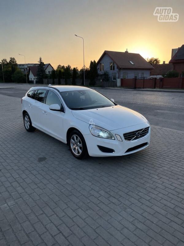 White Volvo V60 2013 in Marijampole, with an engine capacity of 1.60 L and mileage of 287 thousand km for 5400 €, photo 1 on AUTOMOTO.COM.LV