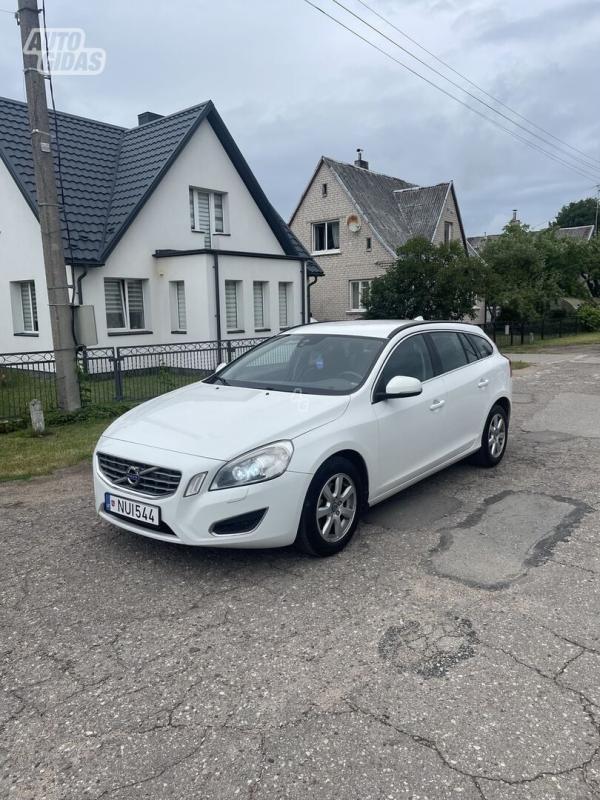 White Volvo V60 2013 in Marijampole, with an engine capacity of 1.60 L and mileage of 287 thousand km for 5400 €, photo 3 on AUTOMOTO.COM.LV