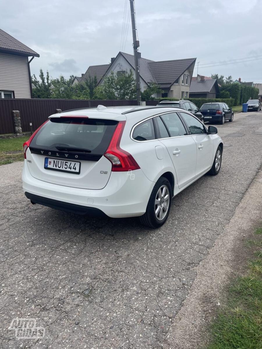 White Volvo V60 2013 in Marijampole, with an engine capacity of 1.60 L and mileage of 287 thousand km for 5400 €, photo 6 on AUTOMOTO.COM.LV