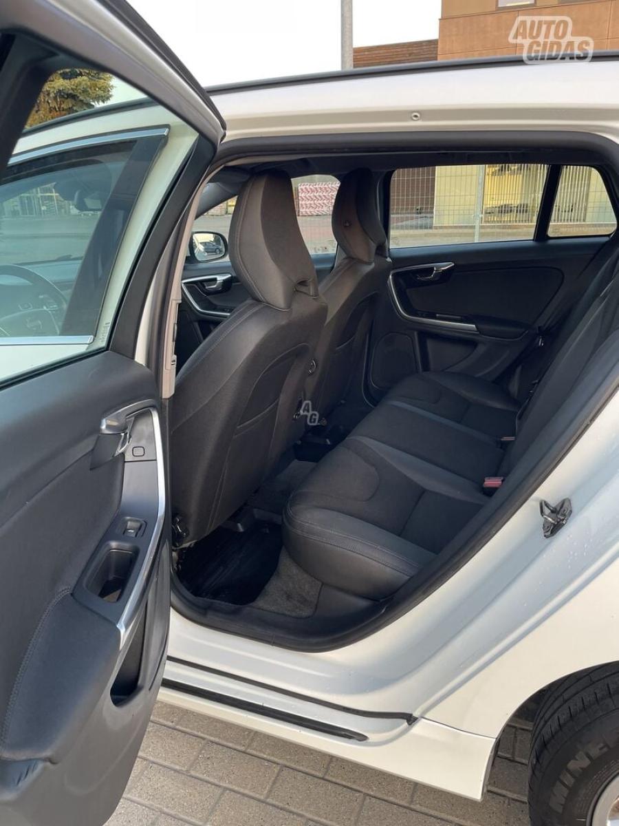 White Volvo V60 2013 in Marijampole, with an engine capacity of 1.60 L and mileage of 287 thousand km for 5400 €, photo 14 on AUTOMOTO.COM.LV