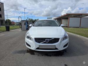 Balts Volvo V60 2013 Kretinga, ar dzinēja tilpumu 1.60 L un nobraukumu 226 tūkst. km par 4300 €, foto 17 vietnē AUTOMOTO.COM.LV