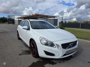 Balts Volvo V60 2013 Kretinga, ar dzinēja tilpumu 1.60 L un nobraukumu 226 tūkst. km par 4300 €, foto 18 vietnē AUTOMOTO.COM.LV
