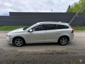 Balts Volvo V60 2013 Marijampole, ar dzinēja tilpumu 1.56 L un nobraukumu 296 tūkst. km par 5000 €, foto 3 vietnē AUTOMOTO.COM.LV
