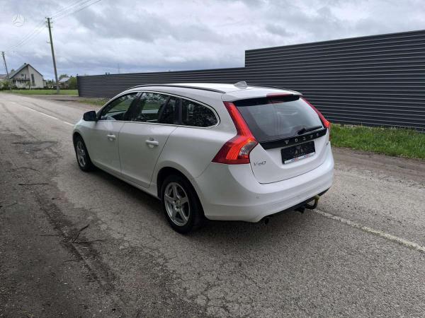 White Volvo V60 2013 in Marijampole, with an engine capacity of 1.56 L and mileage of 296 thousand km for 5000 €, photo 3 on AUTOMOTO.COM.LV