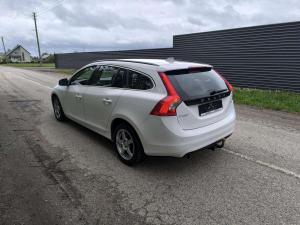 Balts Volvo V60 2013 Marijampole, ar dzinēja tilpumu 1.56 L un nobraukumu 296 tūkst. km par 5000 €, foto 4 vietnē AUTOMOTO.COM.LV