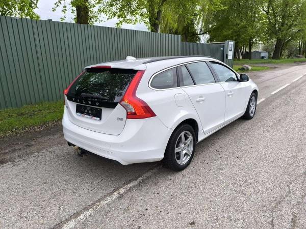 White Volvo V60 2013 in Marijampole, with an engine capacity of 1.56 L and mileage of 296 thousand km for 5000 €, photo 5 on AUTOMOTO.COM.LV