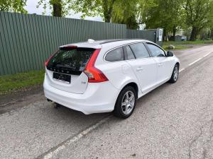 Balts Volvo V60 2013 Marijampole, ar dzinēja tilpumu 1.56 L un nobraukumu 296 tūkst. km par 5000 €, foto 6 vietnē AUTOMOTO.COM.LV