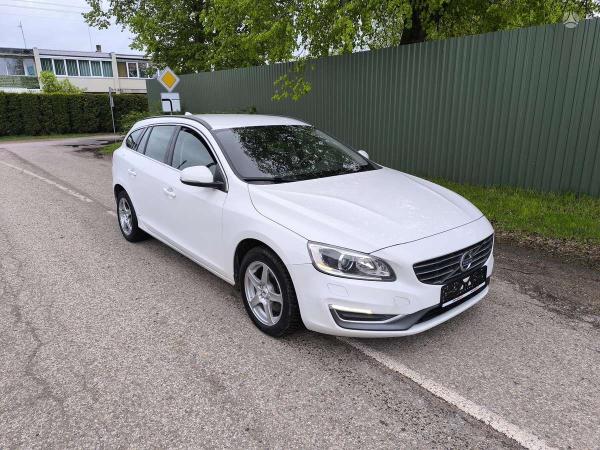 White Volvo V60 2013 in Marijampole, with an engine capacity of 1.56 L and mileage of 296 thousand km for 5000 €, photo 7 on AUTOMOTO.COM.LV