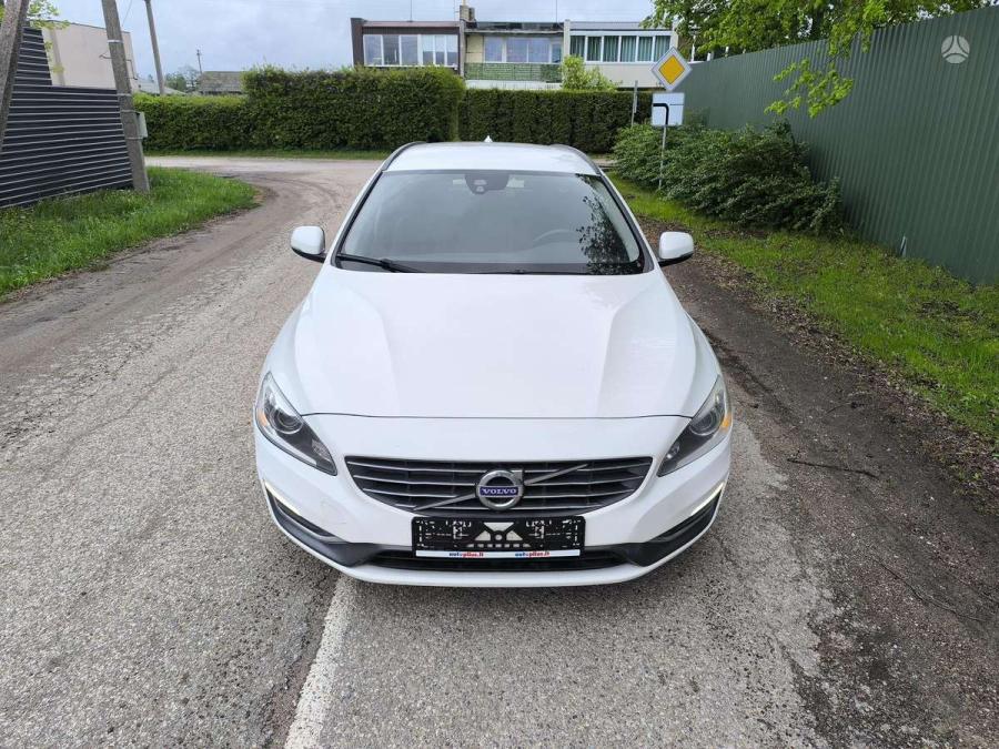 Balts Volvo V60 2013 Marijampole, ar dzinēja tilpumu 1.56 L un nobraukumu 296 tūkst. km par 5000 €, foto 9 vietnē AUTOMOTO.COM.LV