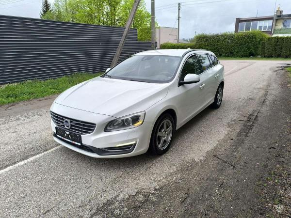 White Volvo V60 2013 in Marijampole, with an engine capacity of 1.56 L and mileage of 296 thousand km for 5000 €, photo 9 on AUTOMOTO.COM.LV