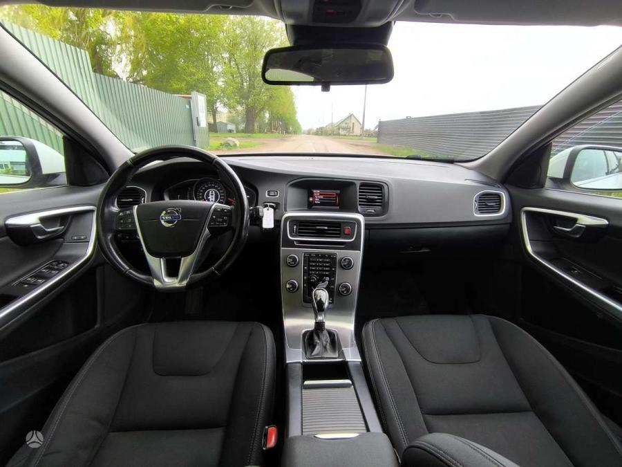 Balts Volvo V60 2013 Marijampole, ar dzinēja tilpumu 1.56 L un nobraukumu 296 tūkst. km par 5000 €, foto 11 vietnē AUTOMOTO.COM.LV