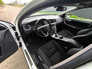 Balts Volvo V60 2013 Marijampole, ar dzinēja tilpumu 1.56 L un nobraukumu 296 tūkst. km par 5000 €, foto 12 vietnē AUTOMOTO.COM.LV