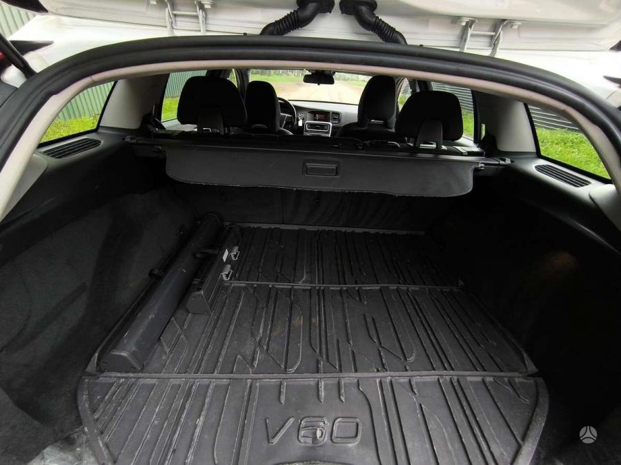 Balts Volvo V60 2013 Marijampole, ar dzinēja tilpumu 1.56 L un nobraukumu 296 tūkst. km par 5000 €, foto 14 vietnē AUTOMOTO.COM.LV