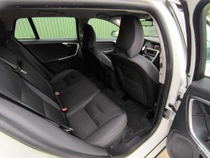 Balts Volvo V60 2013 Marijampole, ar dzinēja tilpumu 1.56 L un nobraukumu 296 tūkst. km par 5000 €, foto 15 vietnē AUTOMOTO.COM.LV
