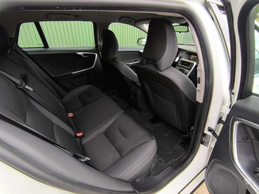 Balts Volvo V60 2013 Marijampole, ar dzinēja tilpumu 1.56 L un nobraukumu 296 tūkst. km par 5000 €, foto 15 vietnē AUTOMOTO.COM.LV