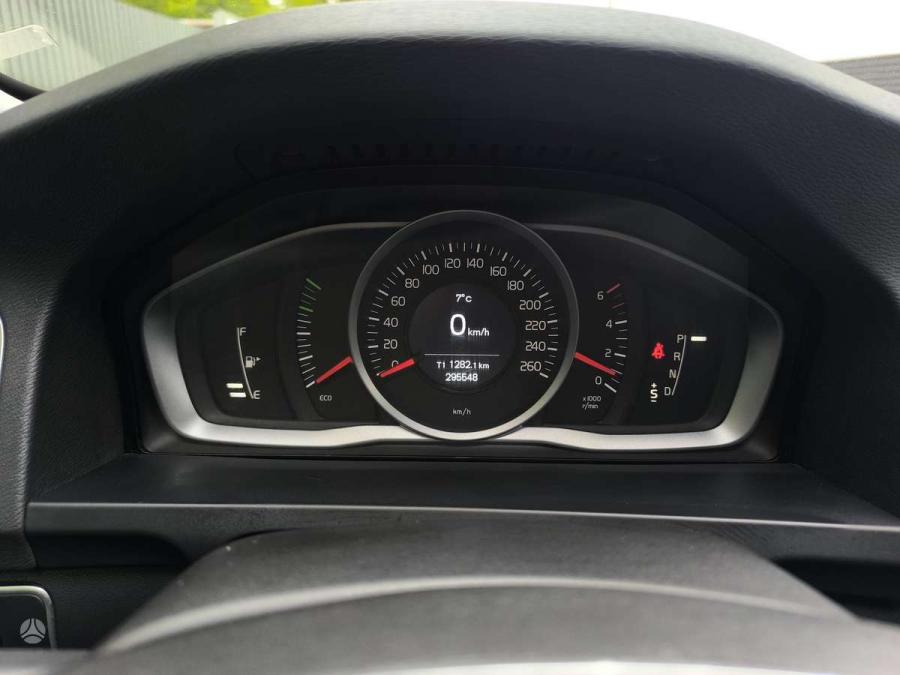 Balts Volvo V60 2013 Marijampole, ar dzinēja tilpumu 1.56 L un nobraukumu 296 tūkst. km par 5000 €, foto 18 vietnē AUTOMOTO.COM.LV